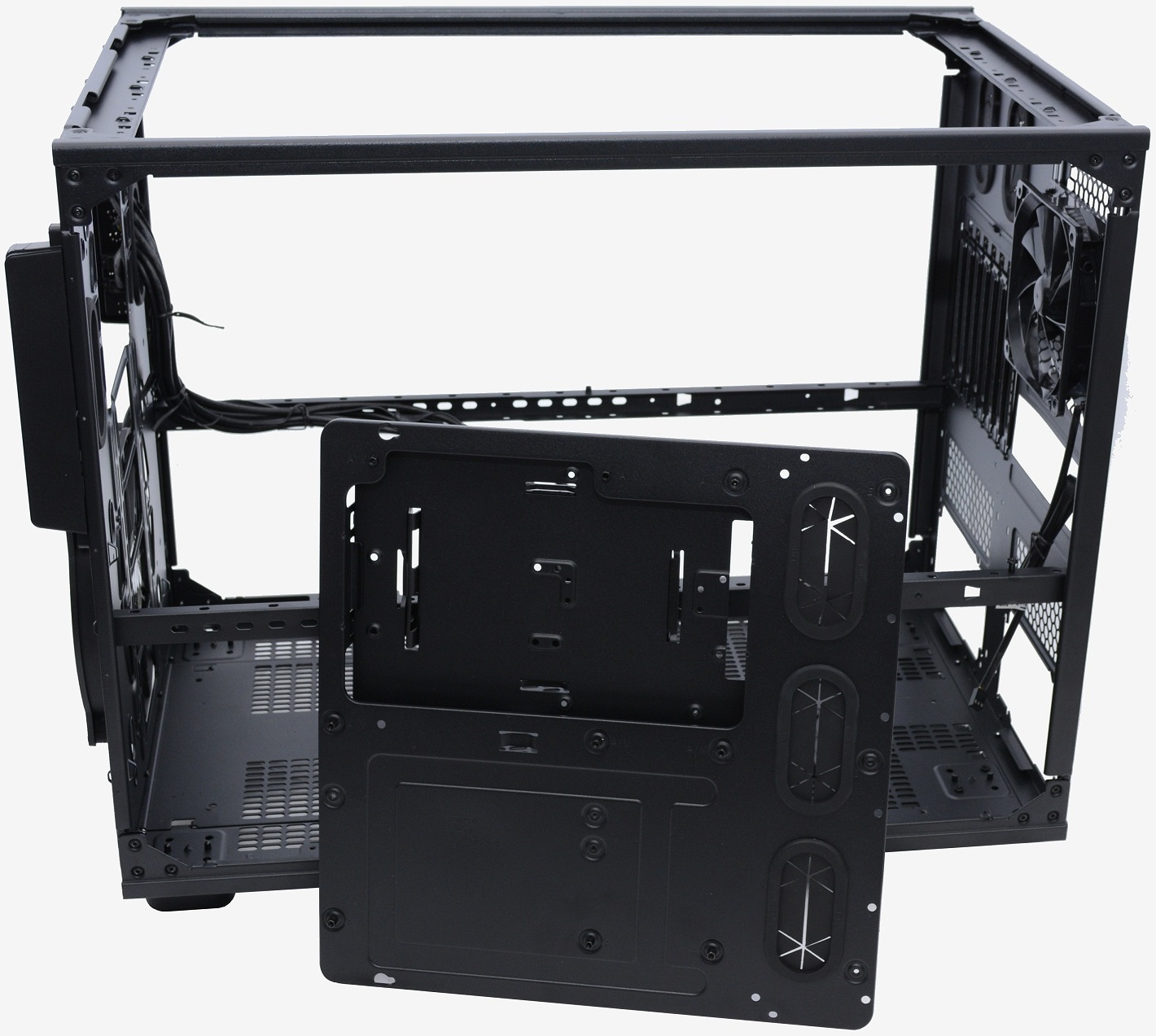 Thermaltake Core X9 Case & DPS G PSU Review > Core X9 Internal Design ...