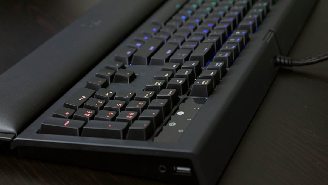 3-Way Mechanical RGB Keyboard Battle > Typing Experience, RGB Effect ...