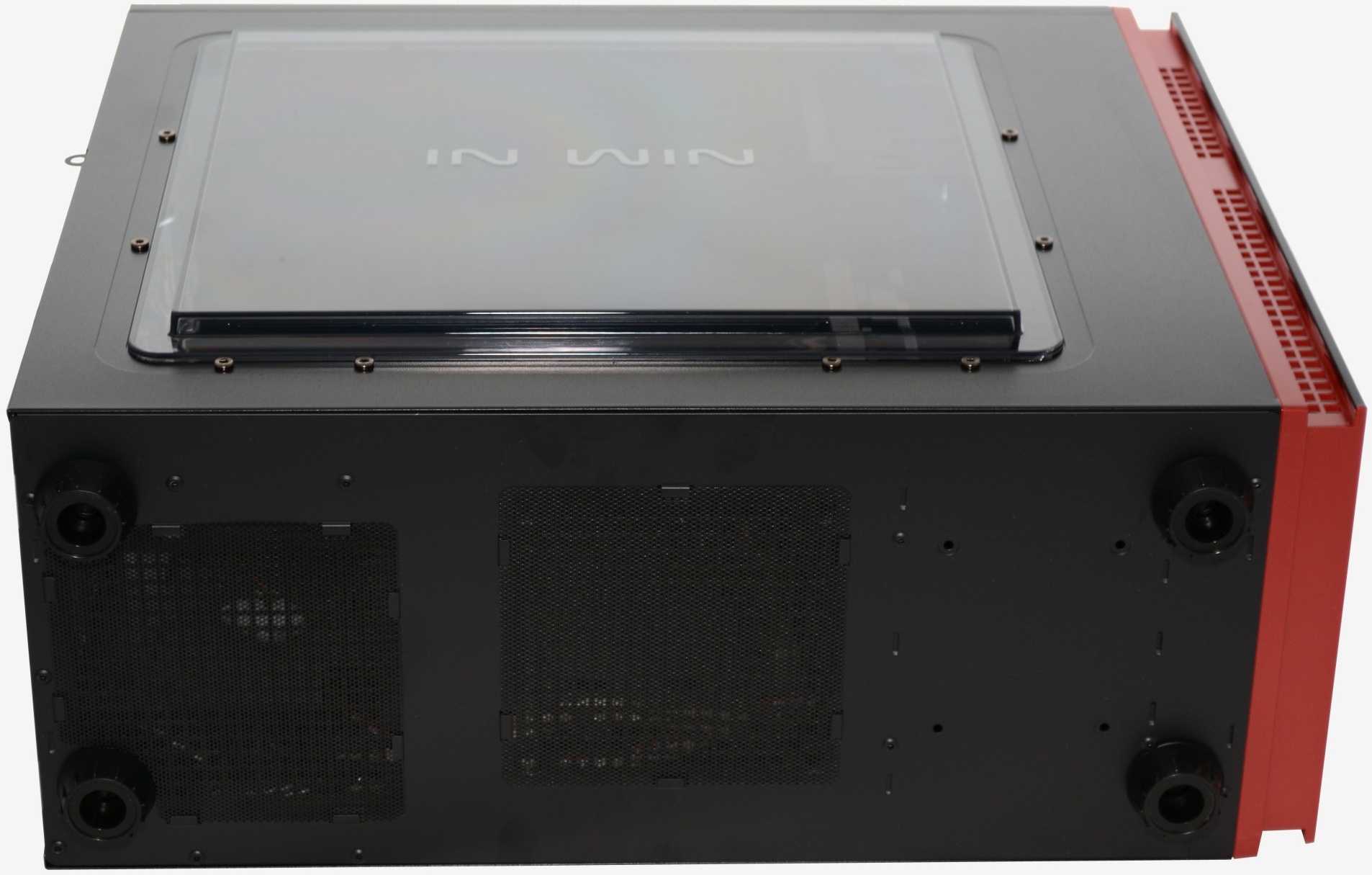 3-Way Budget Mid-Tower PC Case Shootout > In Win 703 | TechSpot