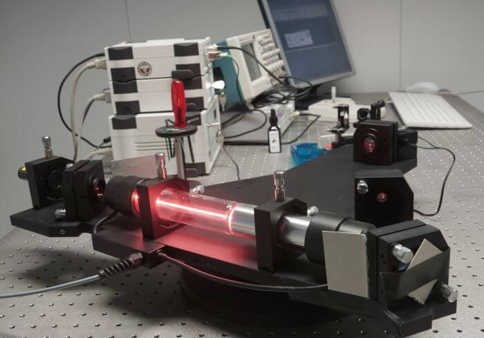New optical gyroscope is more accurate and as small as a grain of rice ...