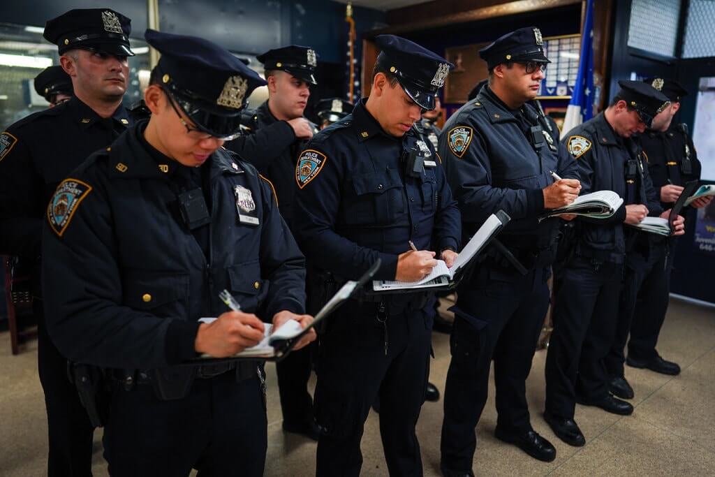 NYPD to replace officers' handwritten patrol memo books with iPhone app ...