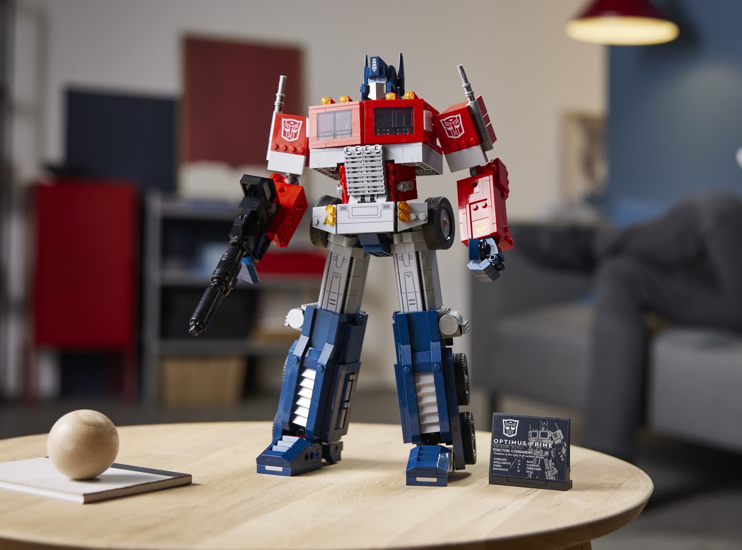 Lego Optimus Prime transforms without having to rebuild | TechSpot