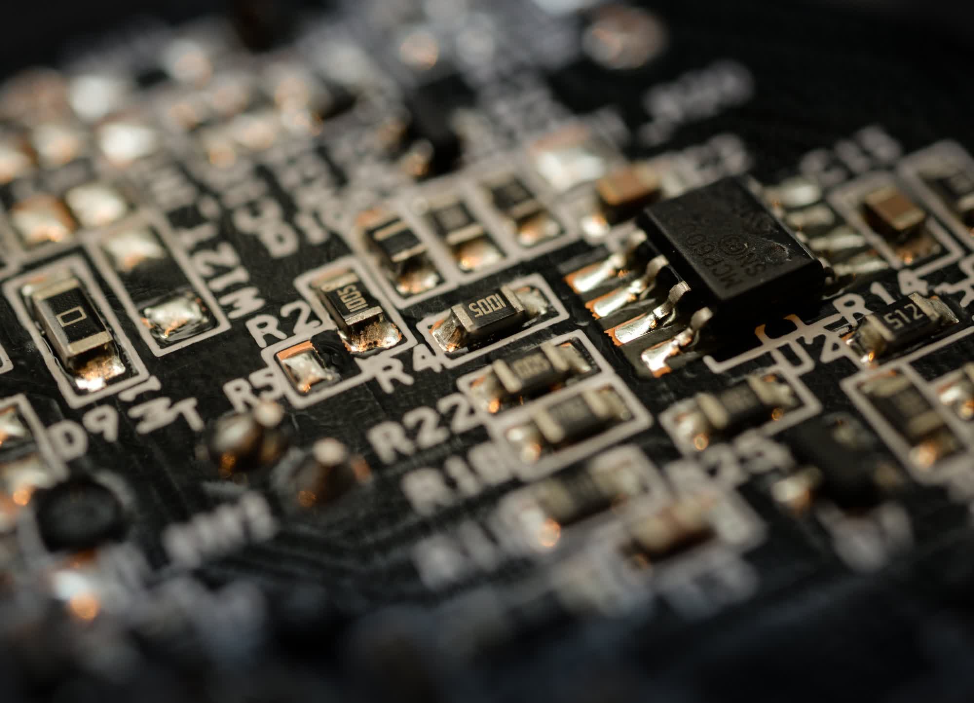 Solid-state thermal transistors control heat flow using an electric ...
