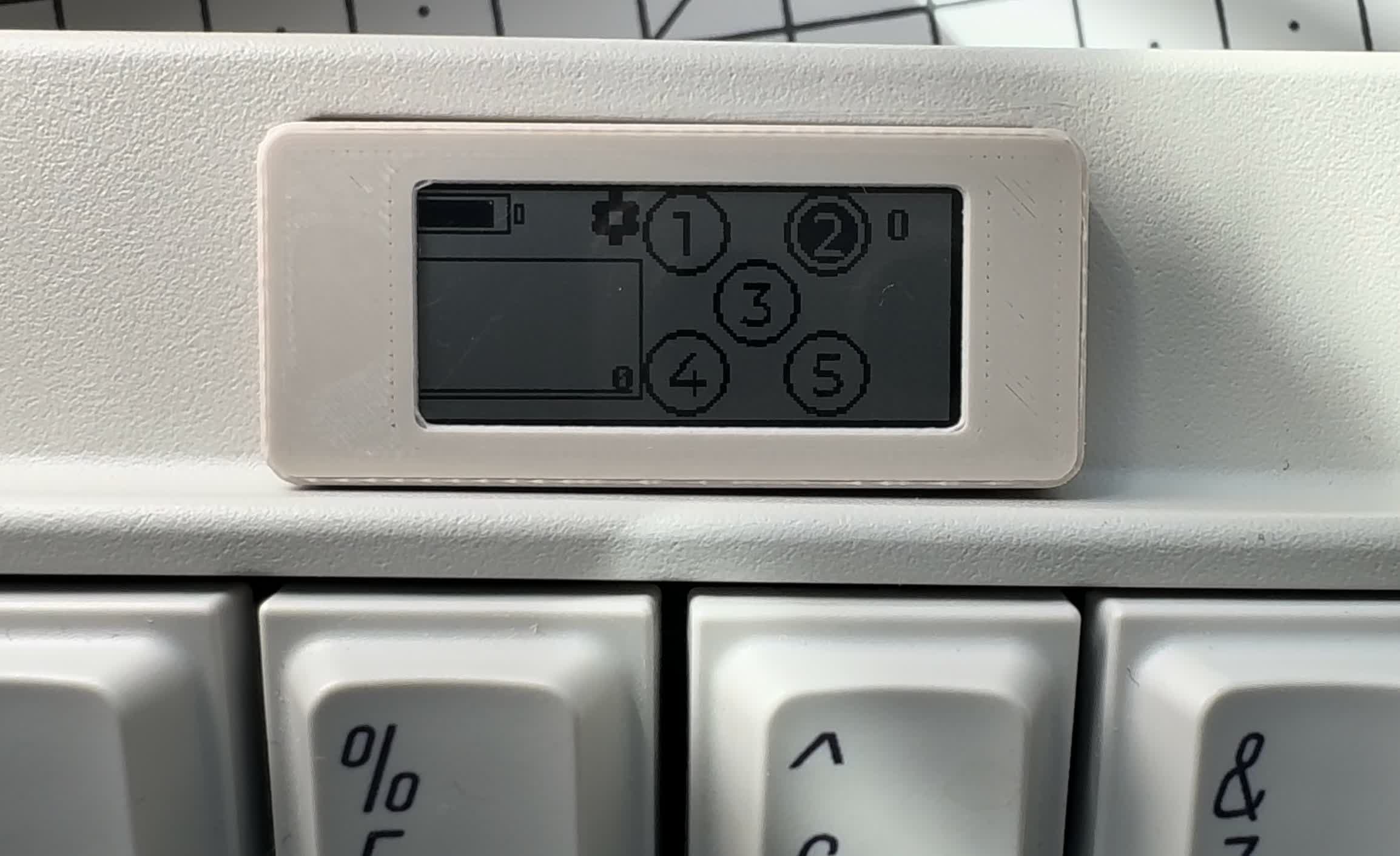 Vintage Apple keyboard from 1986 receives modern OLED and wireless ...