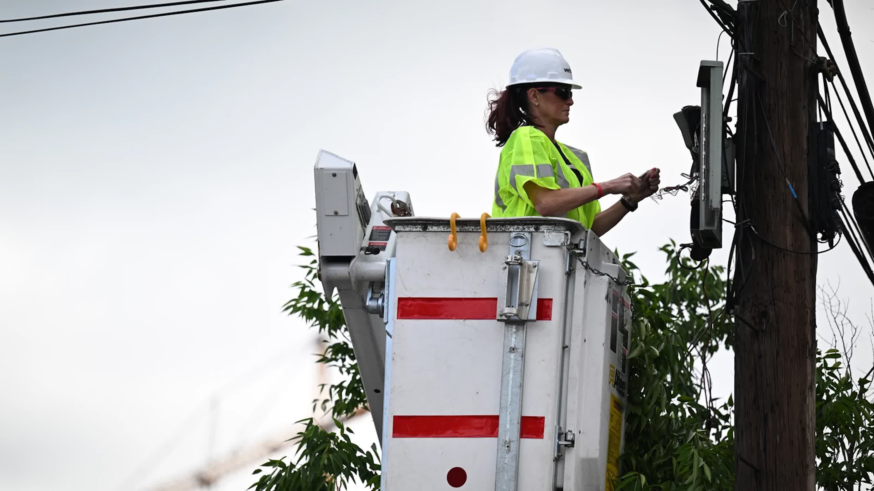 Verizon agrees to offer $20 broadband in California to win Frontier ...