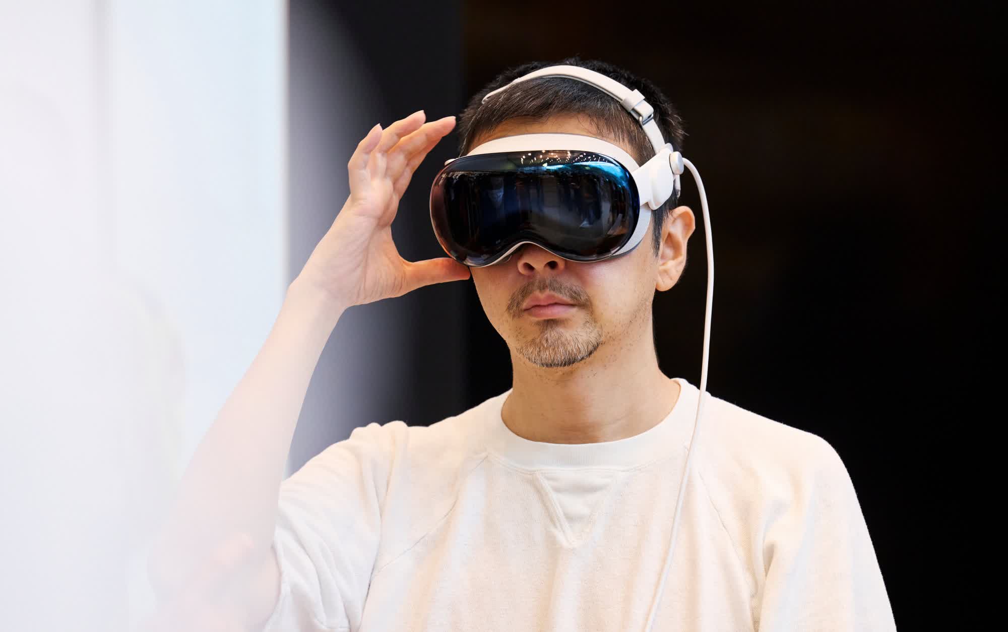 Apple delays next Vision Pro, bets on Meta-style smart glasses | TechSpot