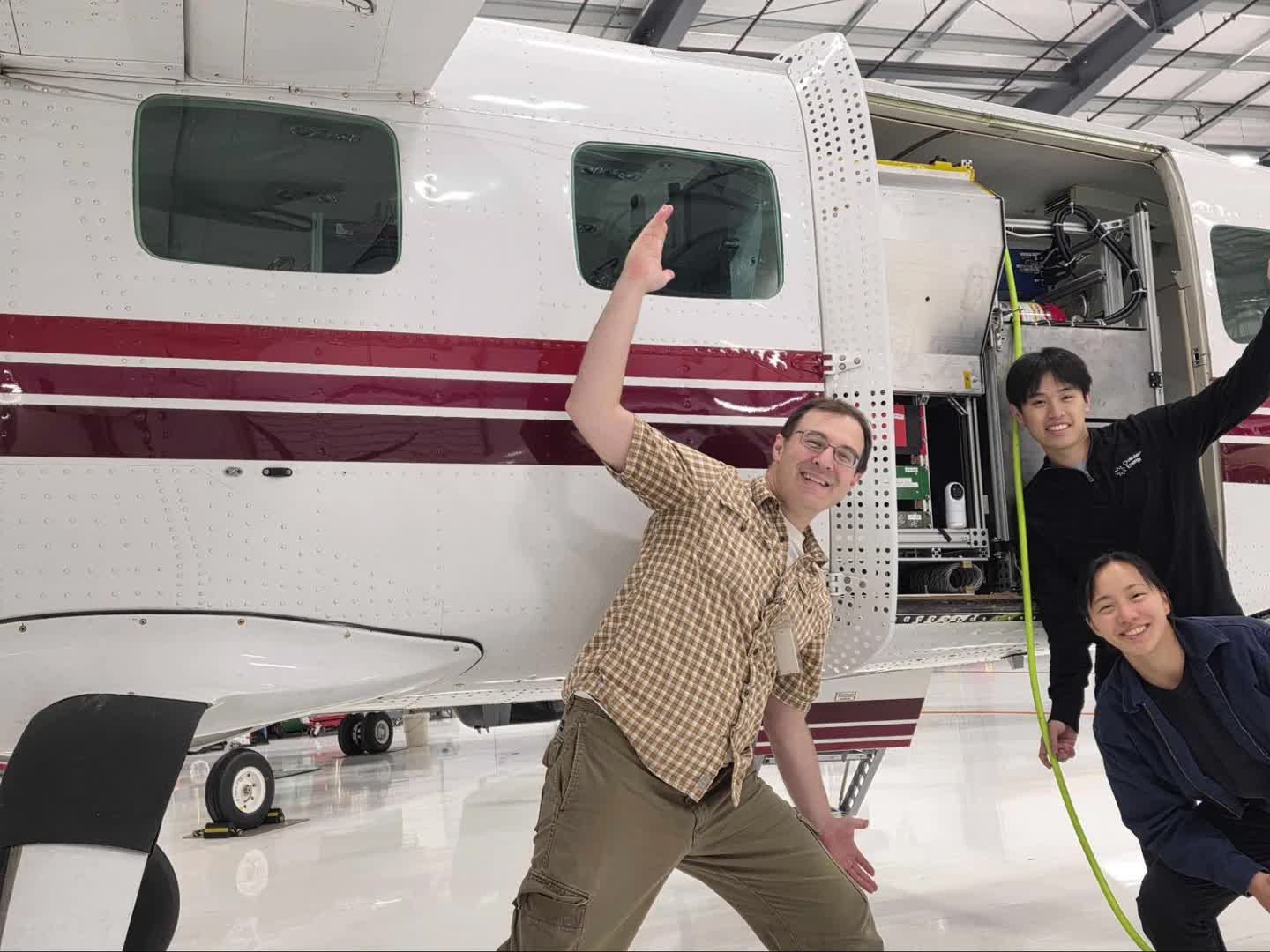 Researchers beam energy from a moving aircraft to test space solar ...