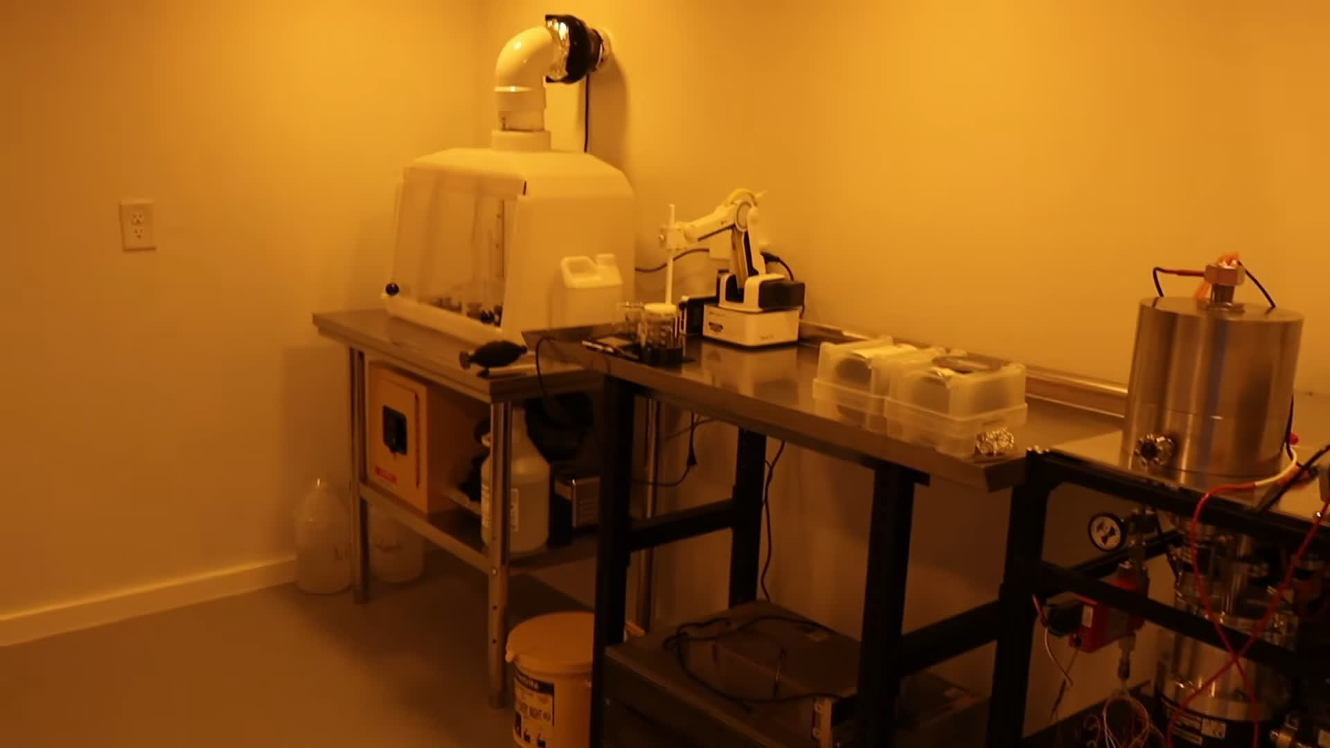DIY chip lab turns backyard shed into Class 100 cleanroom with custom ...