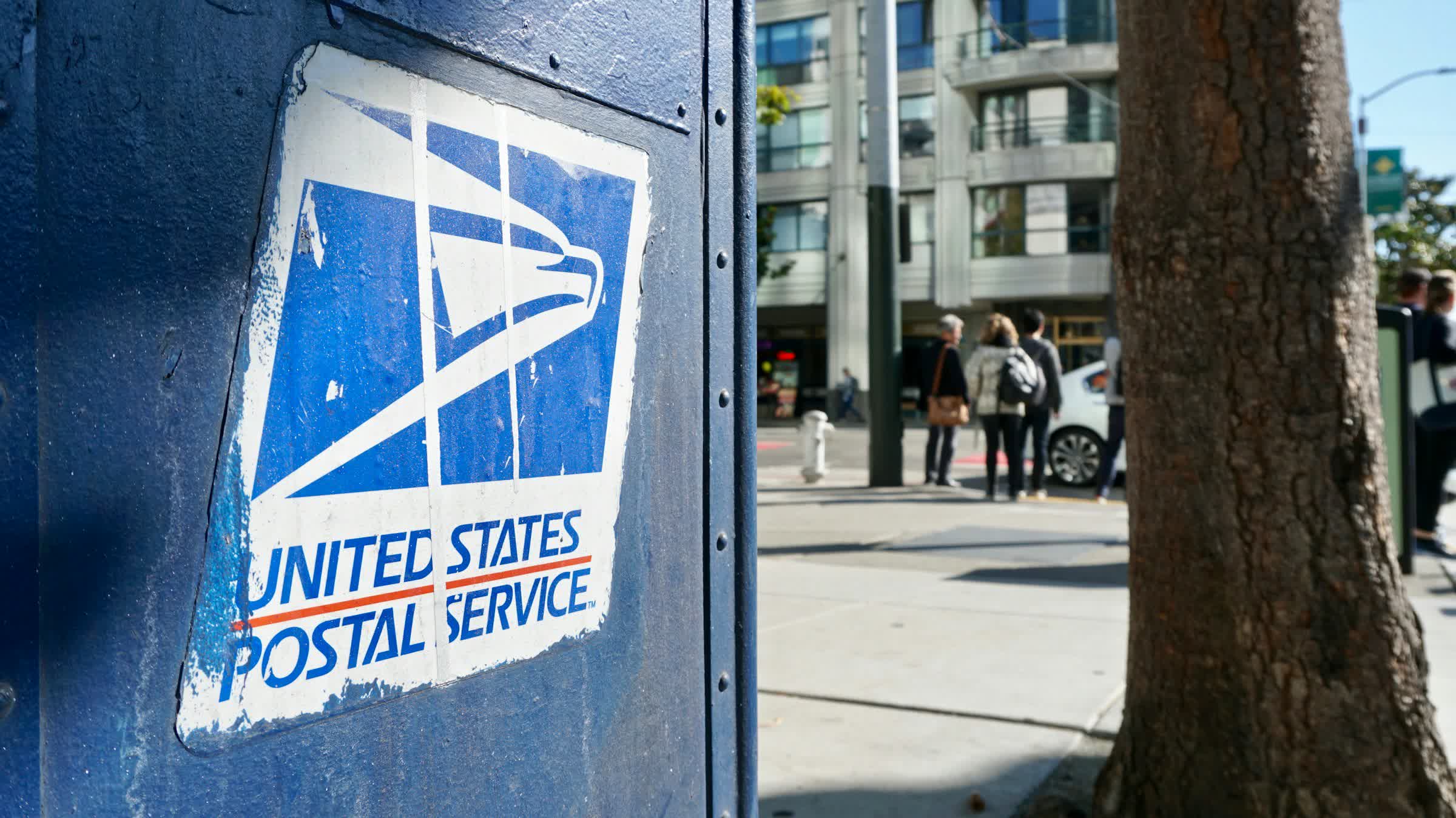 Amazon says USPS 'walked away at the eleventh hour' from delivery deal ...