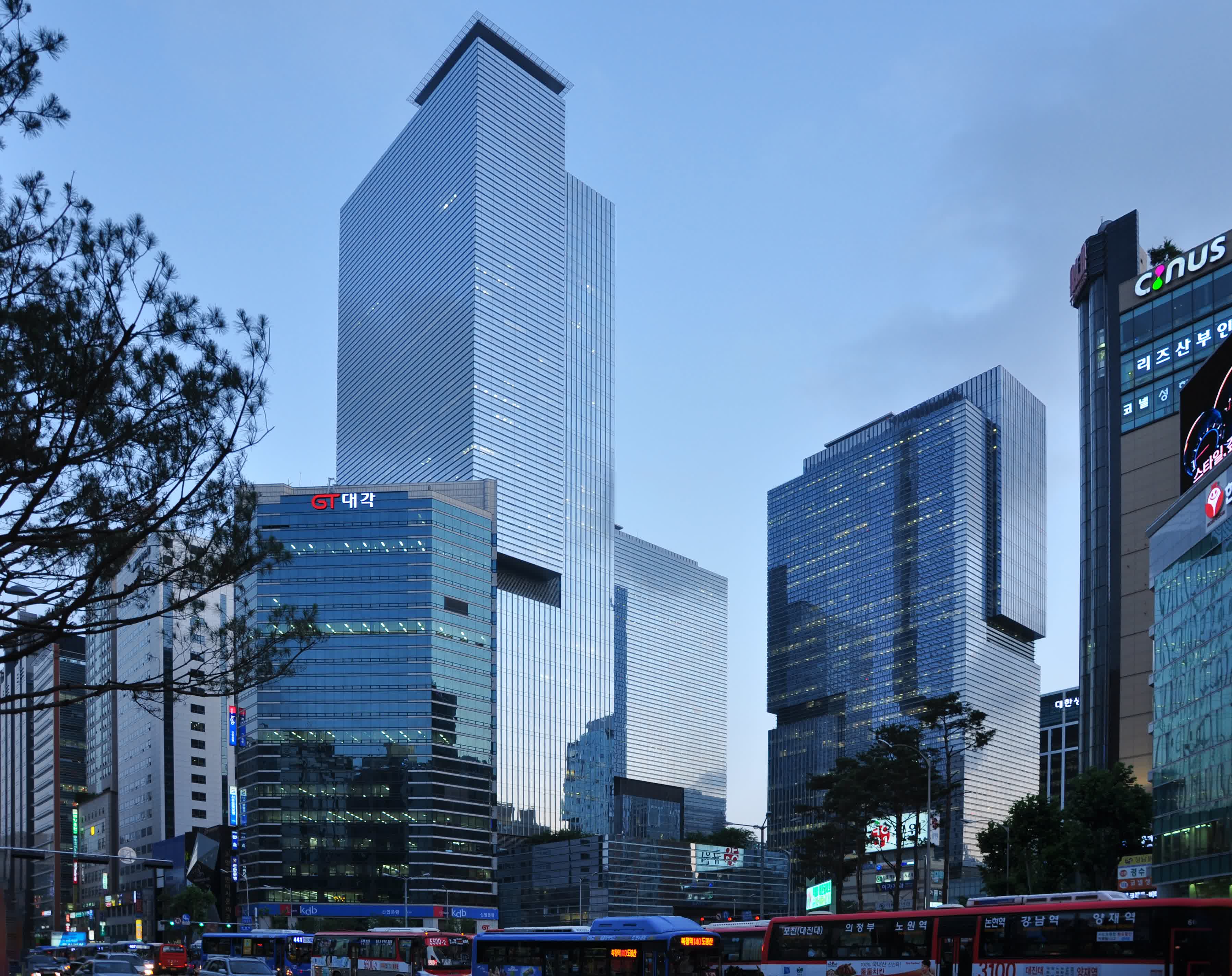 Samsung avoids worst-case strike scenario as court restricts union ...