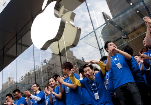 Apple sells 10 million iPhones during first weekend without its largest ...