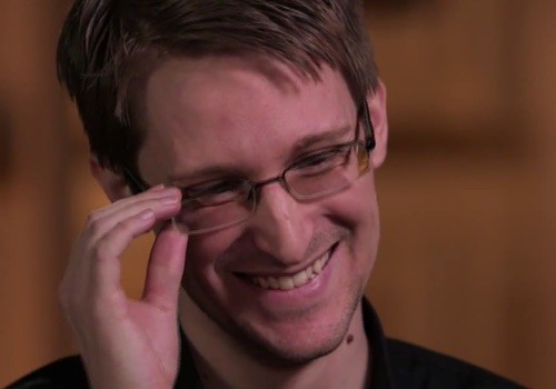 John Oliver's hilarious interview with Edward Snowden on surveillance ...