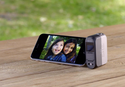 This tiny camera add-on lets you shoot DSLR-like photos on your iPhone ...