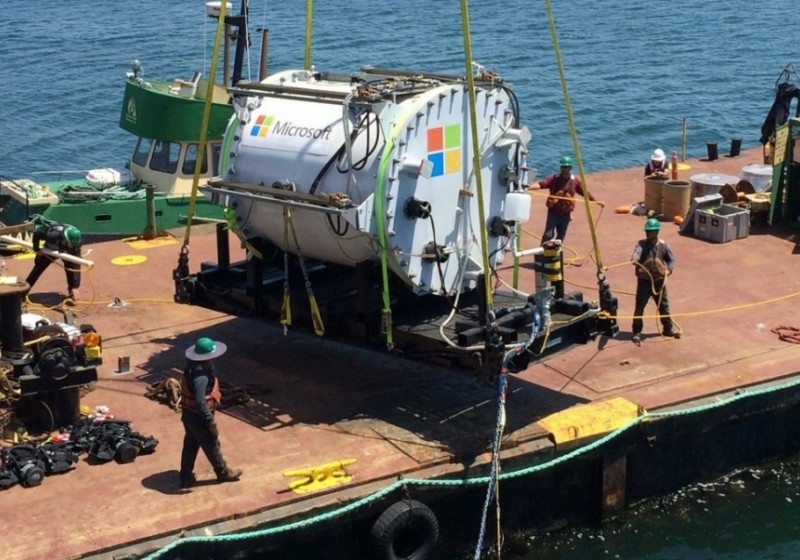 Microsoft built a datacenter that sat on the bottom of the Pacific ...