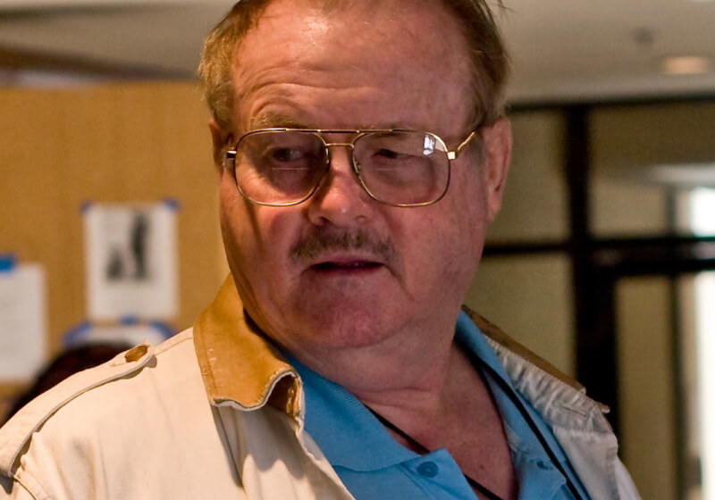 Jerry Pournelle, the first author to write a novel on a computer, dies ...
