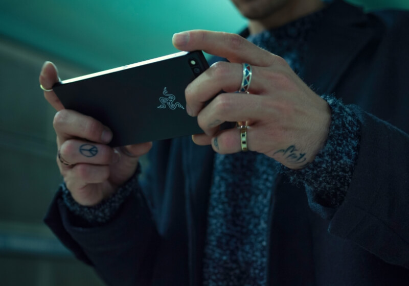Razer unveils its first smartphone, the gamer-focused Razer Phone ...