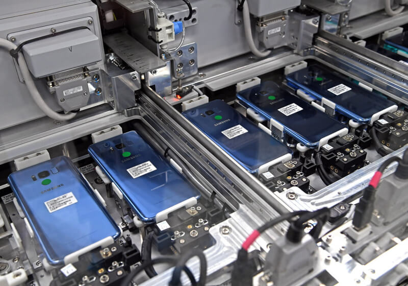 Samsung opens world's largest smartphone manufacturing facility in ...