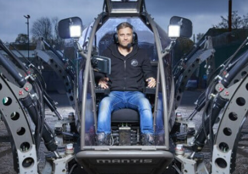 British animatronics engineer builds huge ridable spider-bot | TechSpot