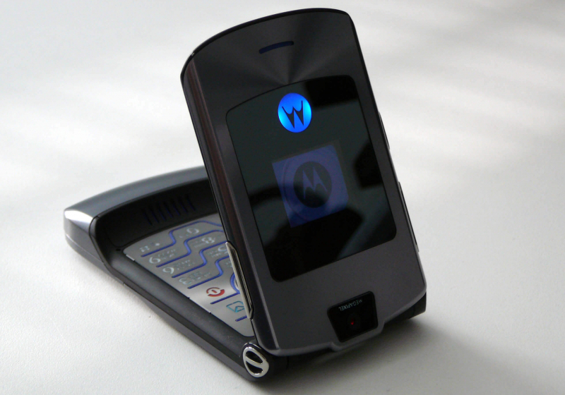 Flexible display RAZR flip-phones could be introduced with a $1,500 ...