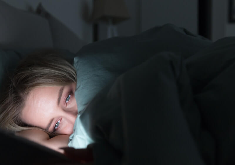 Smartphone addiction is impacting sleep, survey finds | TechSpot