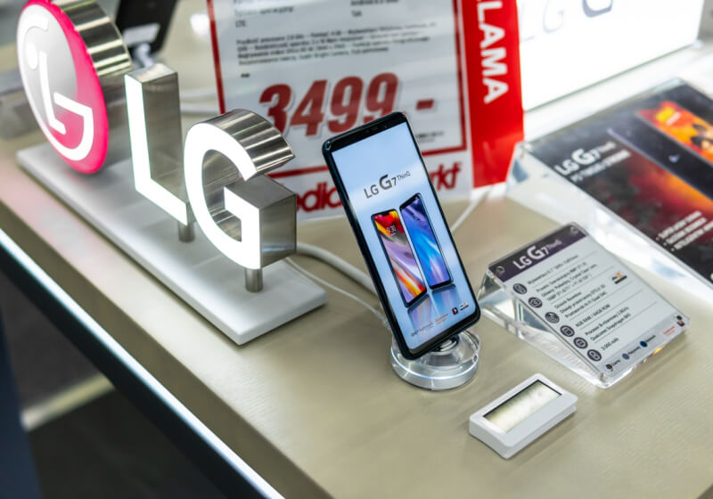 LG patented a button-free handset and a phone possibly aimed at ...