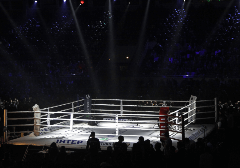 Thousands illegally stream a boxing fight through the reflection off a ...