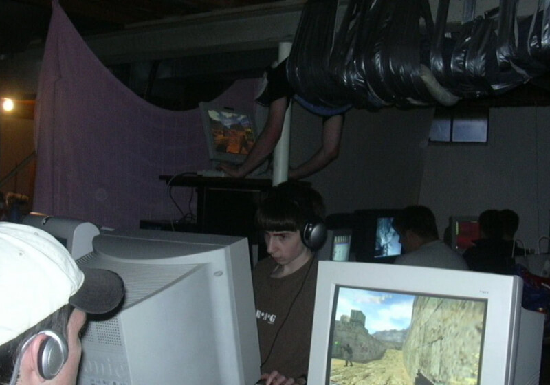 The story of one of the most infamous LAN party pictures on the ...