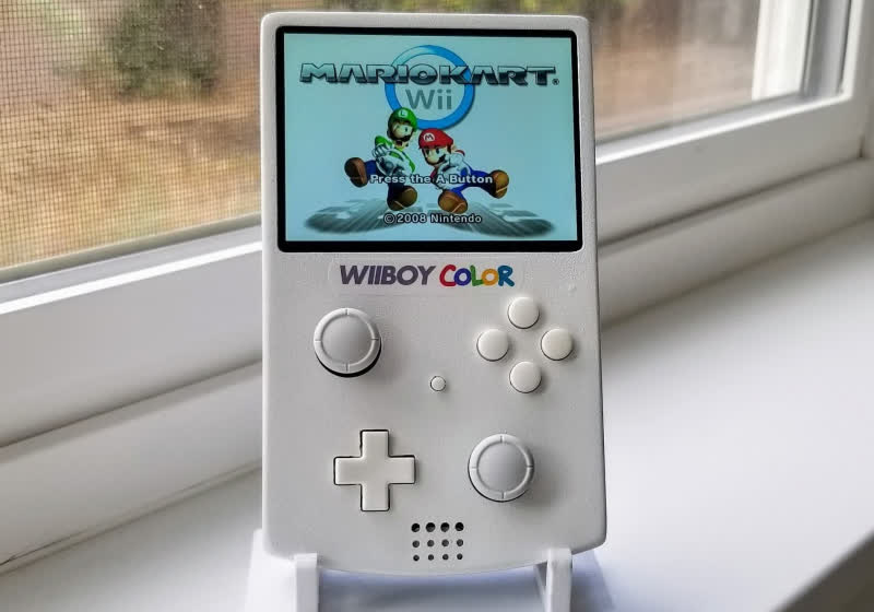 Modder crams Nintendo Wii into a handheld Game Boy Color | TechSpot
