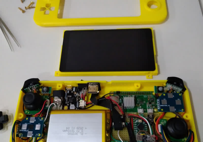 Hardware tinkerer builds a streaming-focused, 3D-printed handheld ...