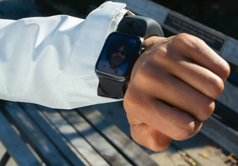 Wristcam adds two cameras to your Apple Watch | TechSpot