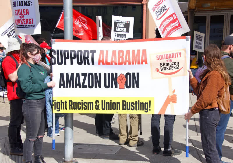 Twitter swamped with fake Amazon workers defending the company | TechSpot