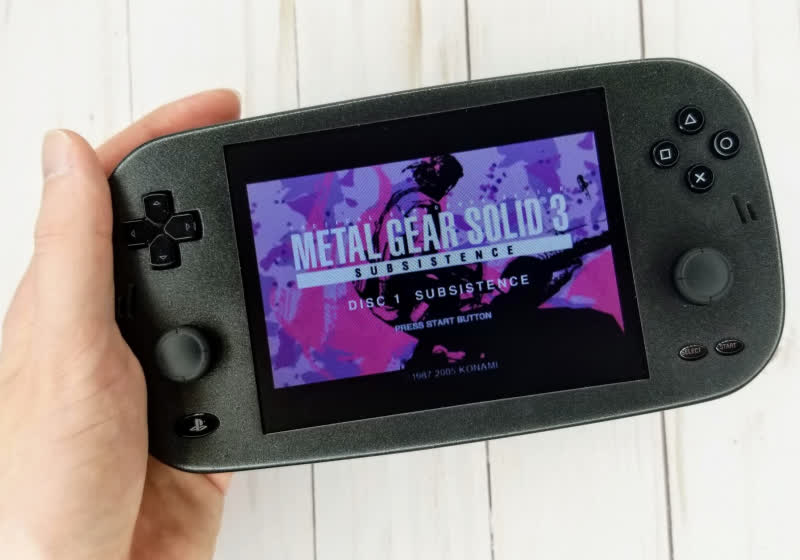 Modder creates custom PlayStation 2 handheld using original console ...