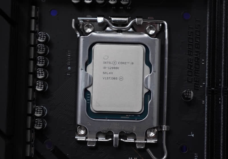 This small metal bracket can drop Core i9-12900K temps by 10 degrees ...