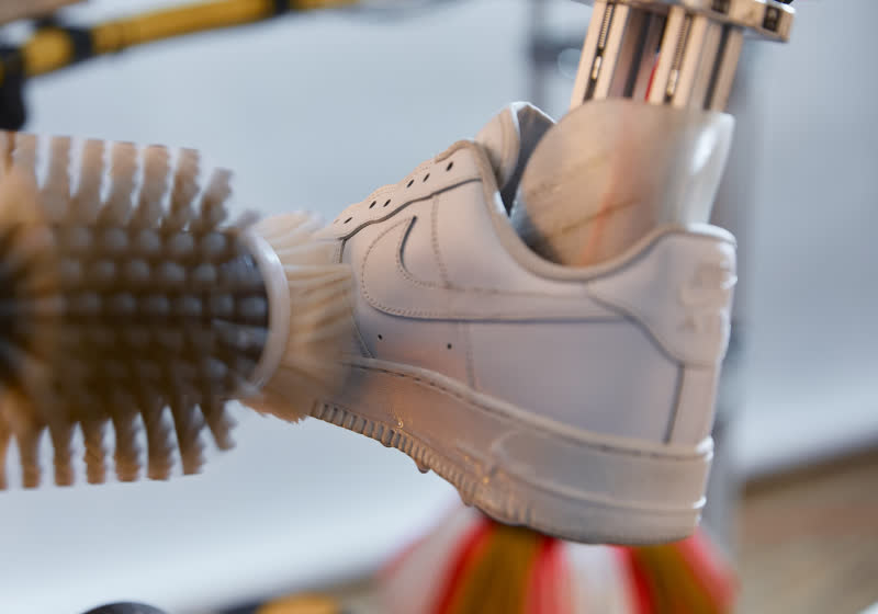 Nike developed a robot to clean and repair worn out sneakers | TechSpot