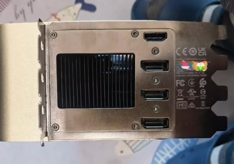 Are these the first photos of a quad-slot, 800W Nvidia Titan RTX Ada ...