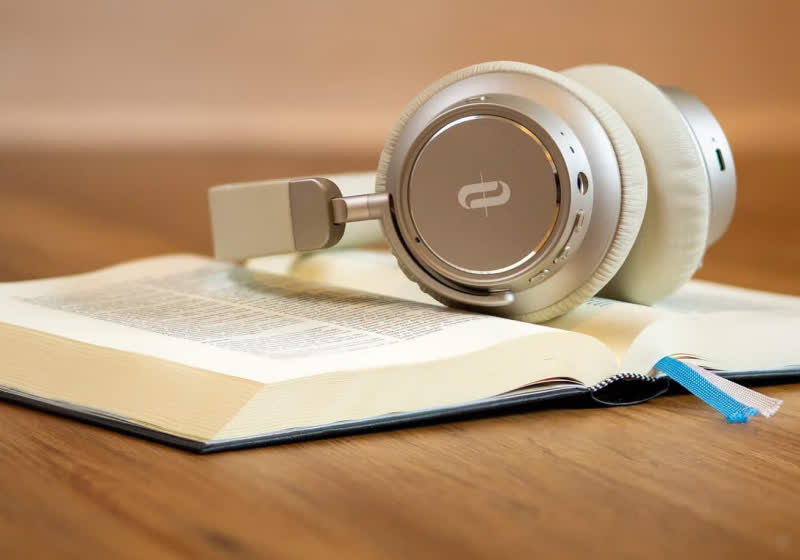 Voice actors lament Apple's misuse of their work for AI training | TechSpot