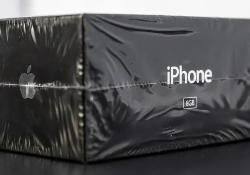 A first-generation iPhone just sold for a record $63,356 at auction ...