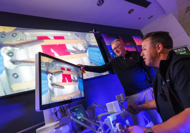 Mini robots and remote surgery offer new solutions for medical ...