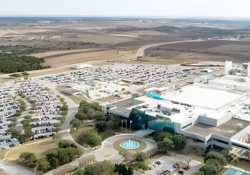 Samsung steps up its timeline to enter the semiconductor glass ...