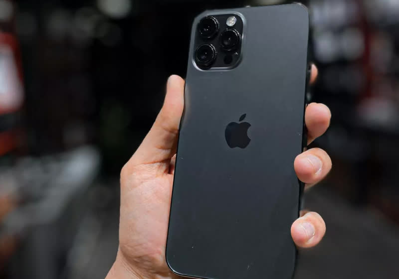 Apple has been secretly working with Starlink to bring satellite ...
