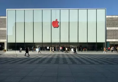 trump peter navarro apple iphone china manufacturing donald trump